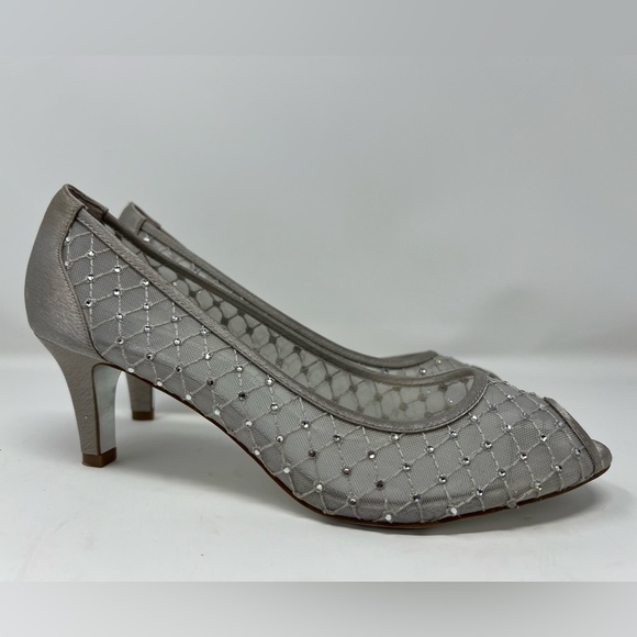 Adrianna Papell | Shoes | Adrianna Papell Womens Jamie Silver ...